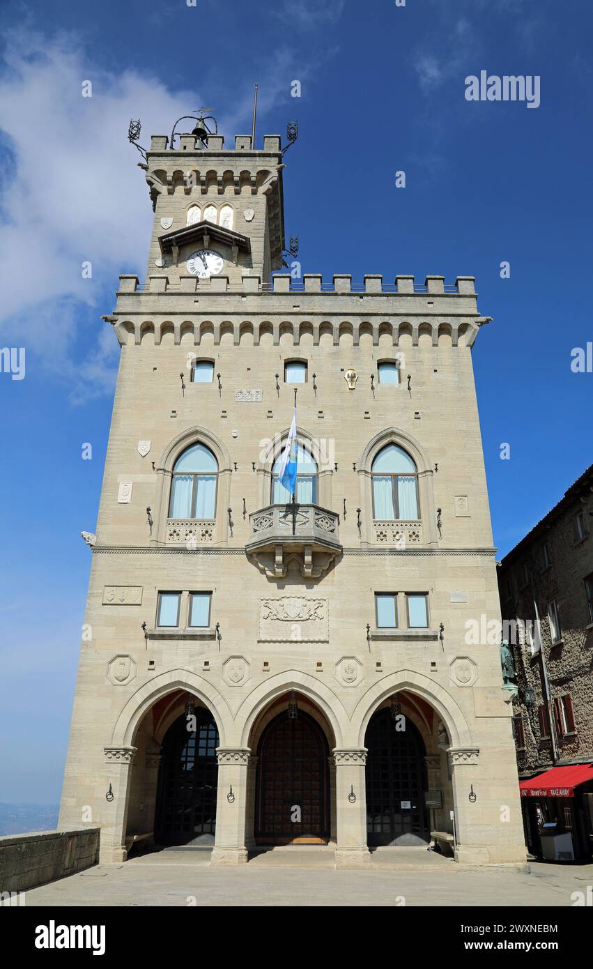 Palazzo pubblico clock tower hi-res stock photography and images - Alamy