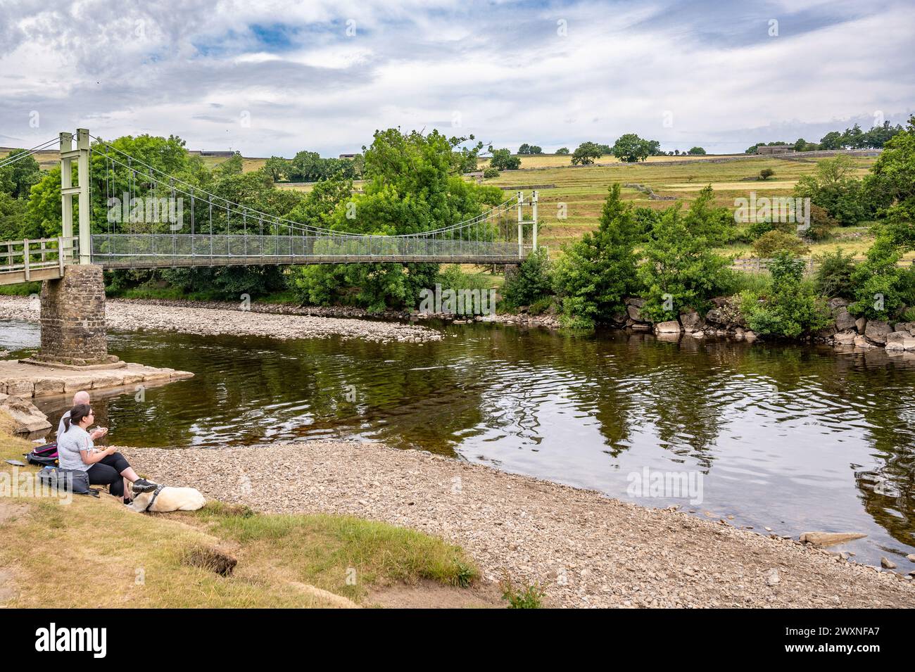 Chain Bridge over the river swale Reeth England Stock Photo - Alamy