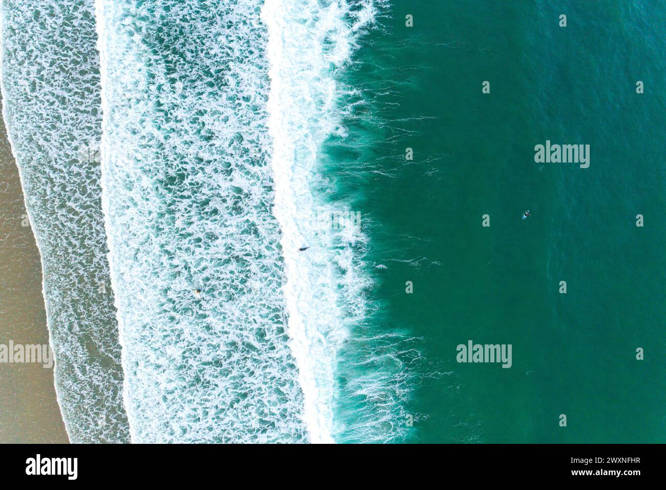 Seashore transparent water overhead aerial hi-res stock photography and ...