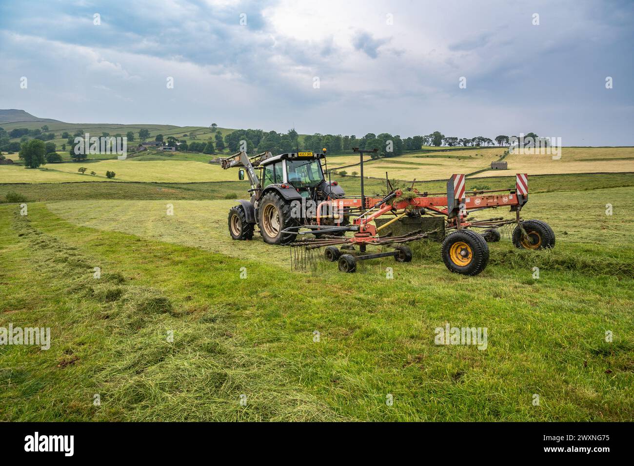 Pulling wagons hi-res stock photography and images - Alamy