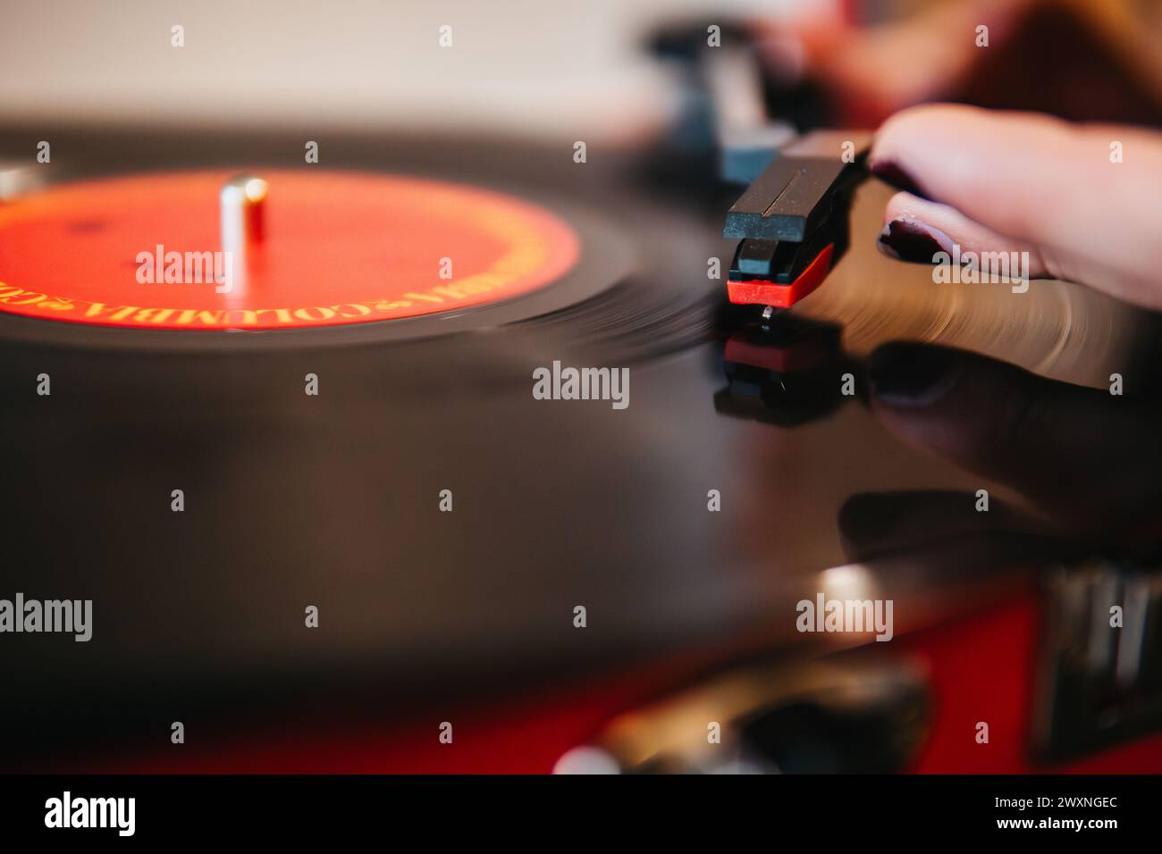 How to setup a record player hi-res stock photography and images - Alamy