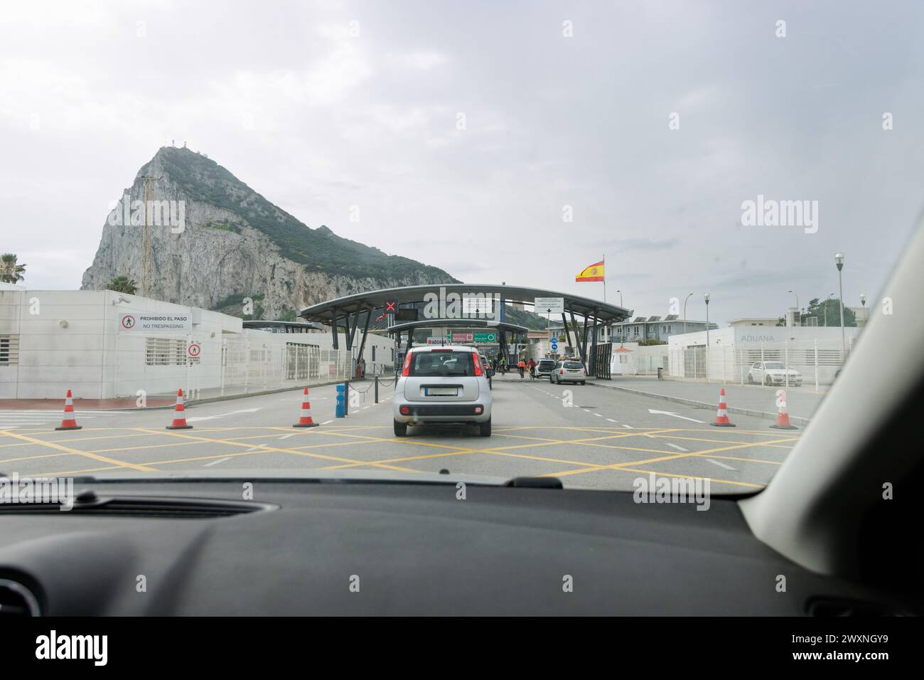 Gibraltar customs crossing on the Spanish side with the flag of Spain ...