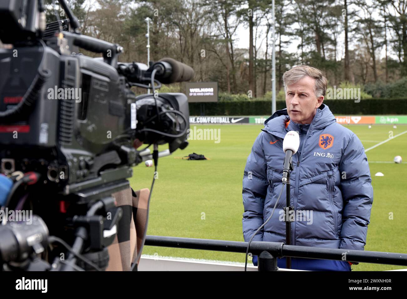 ZEIST - Holland coach Andries Jonker prior to the training of the Dutch ...