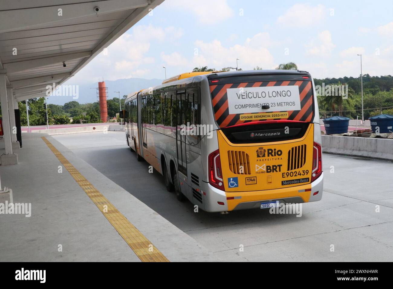 Brt buses hi-res stock photography and images - Alamy