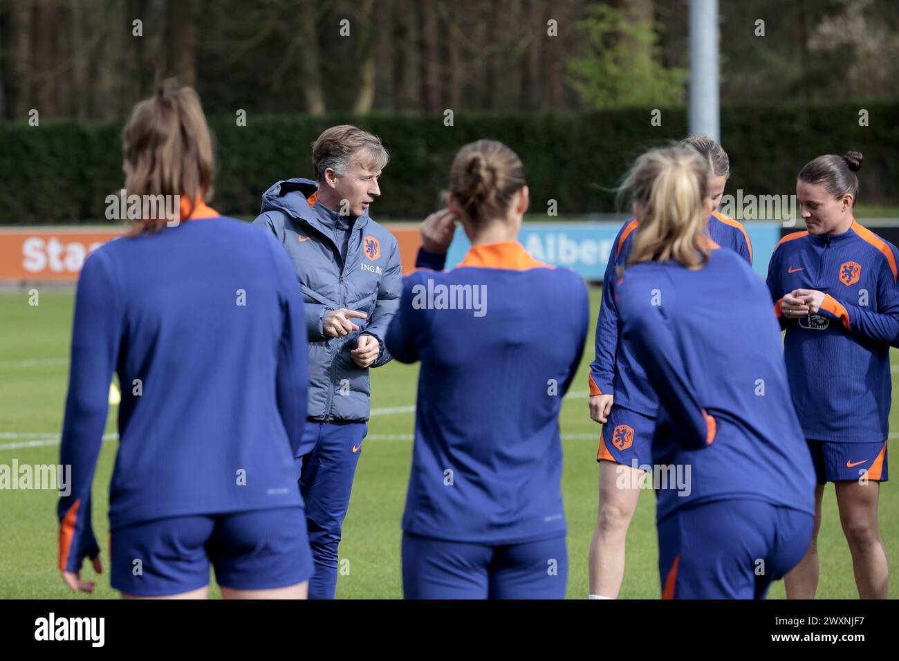 ZEIST - Holland coach Andries Jonker and Holland players during the ...