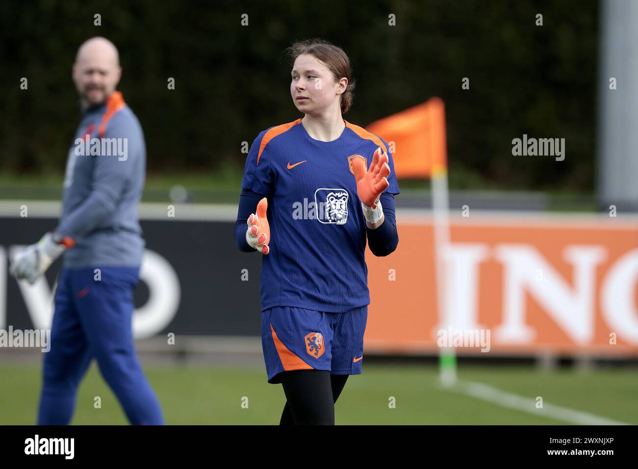 ZEIST - Holland goalkeeper Danielle de Jong during the training of the ...