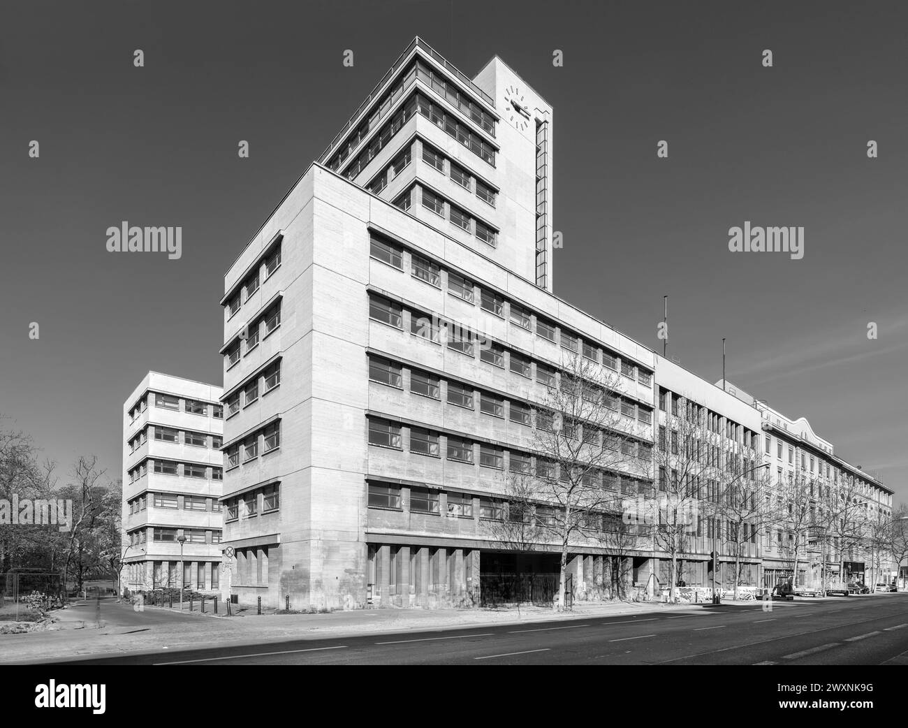 Das Kathreiner-Haus von Bruno Paul am Kleistpark war ein der ersten ...