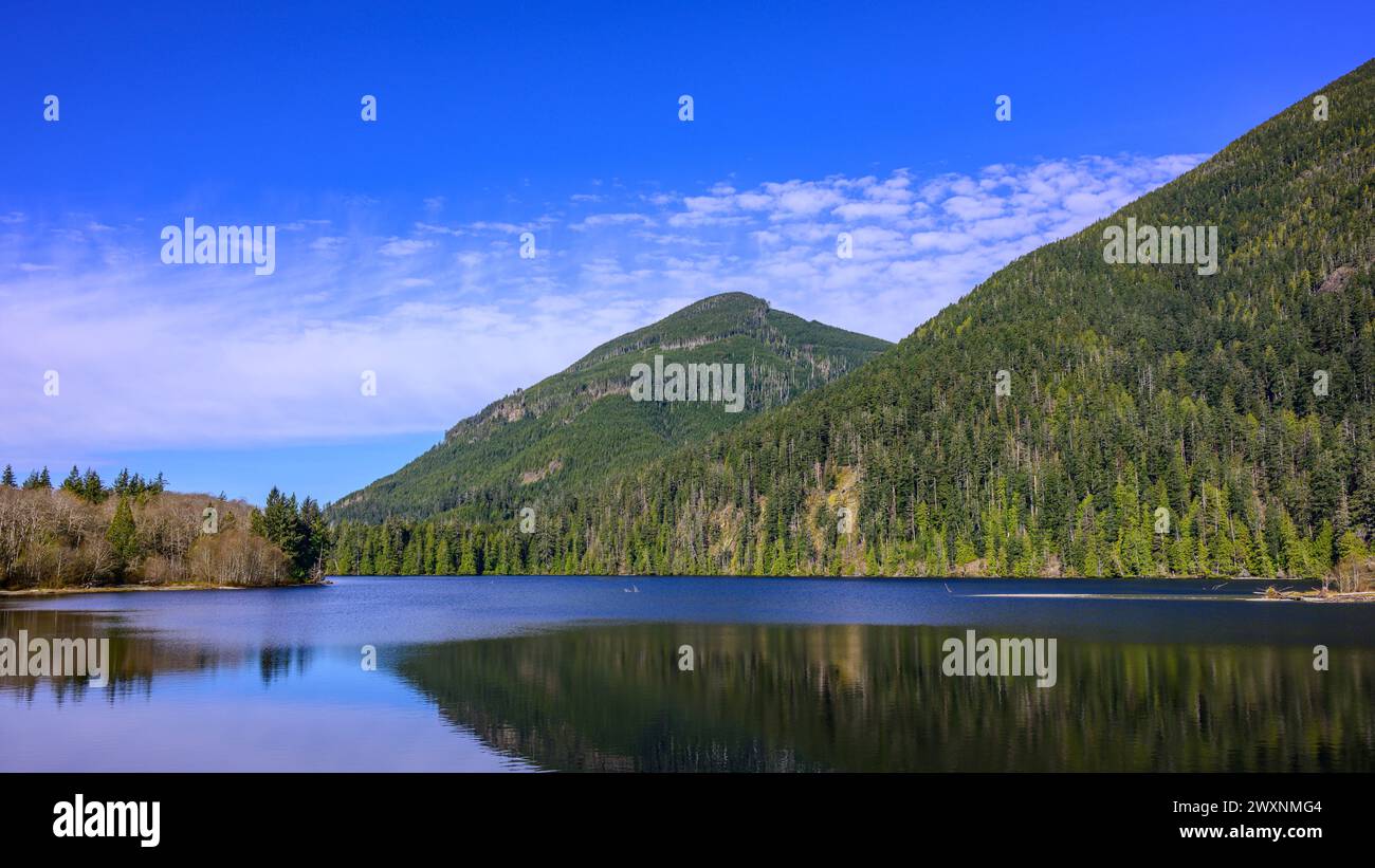 Scenic Sarita Lake along the road between Port Alberni and Bamfield on ...