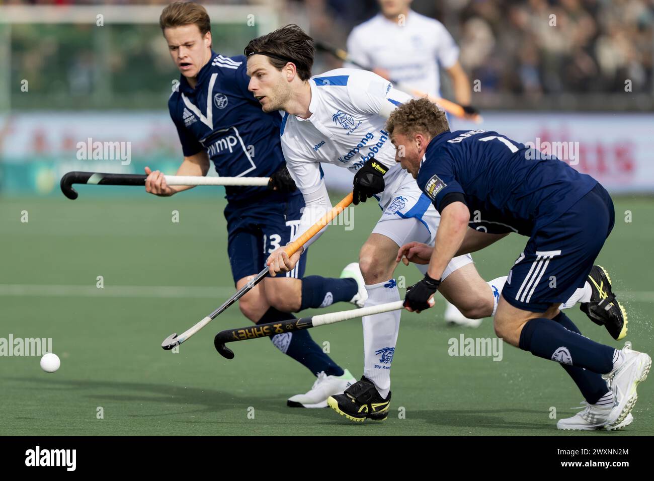 AMSTELVEEN - Joep Troost and Jacob Draper (Pinoke) in action against ...