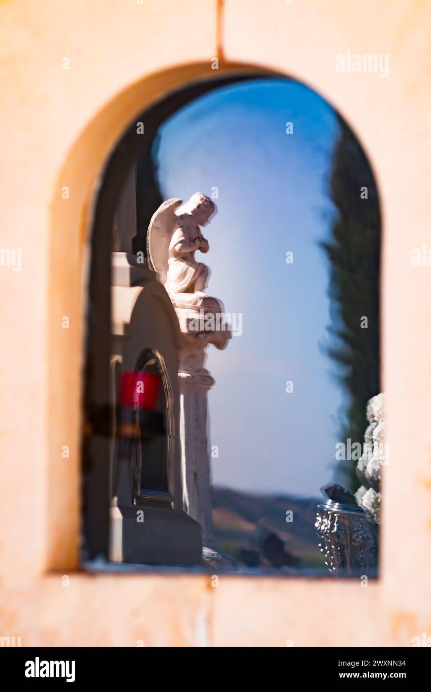 Reflection mausoleum hi-res stock photography and images - Alamy