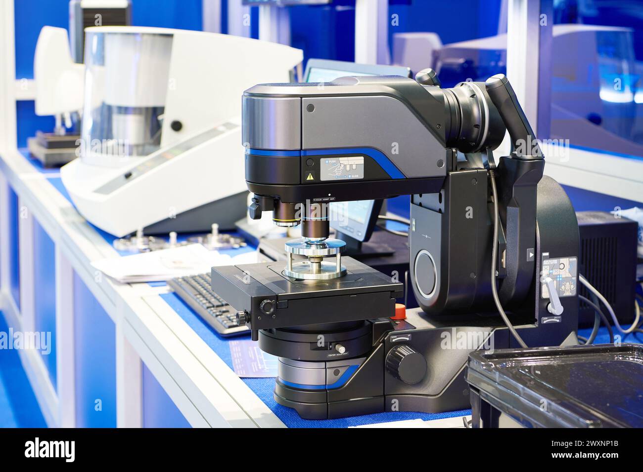 Digital industrial microscope with tilt head tube Stock Photo - Alamy