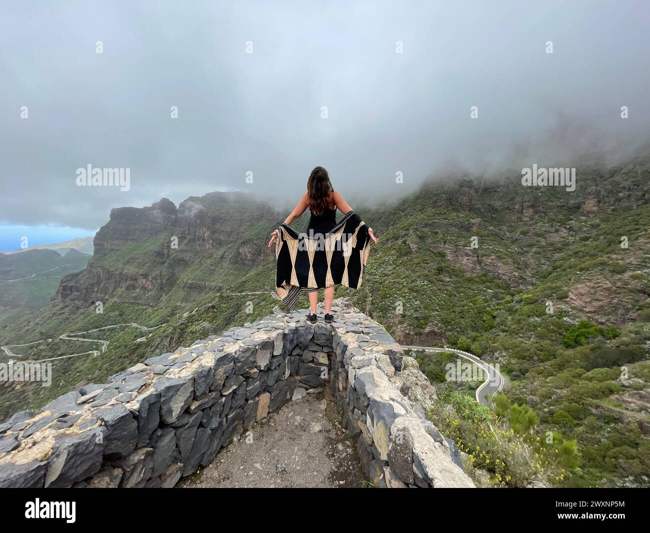 Cliff overlooking hi-res stock photography and images - Alamy