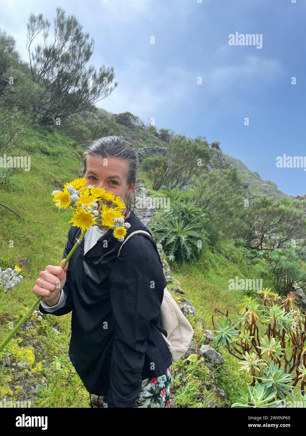 Flowers on shoulder hi-res stock photography and images - Alamy