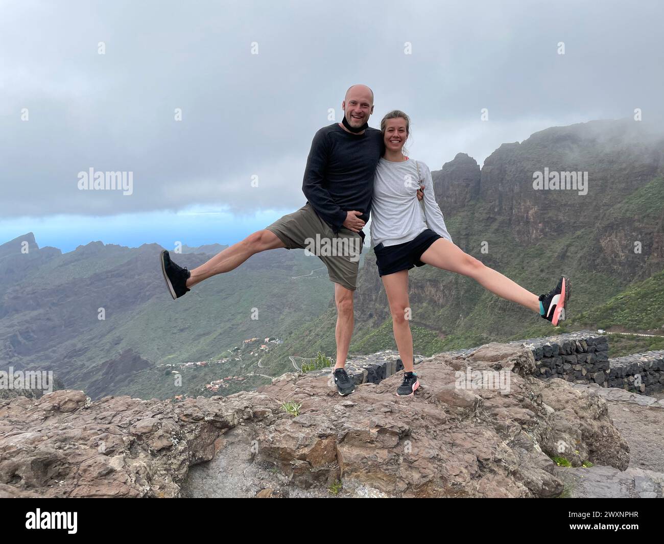 Posed couple hi-res stock photography and images - Alamy