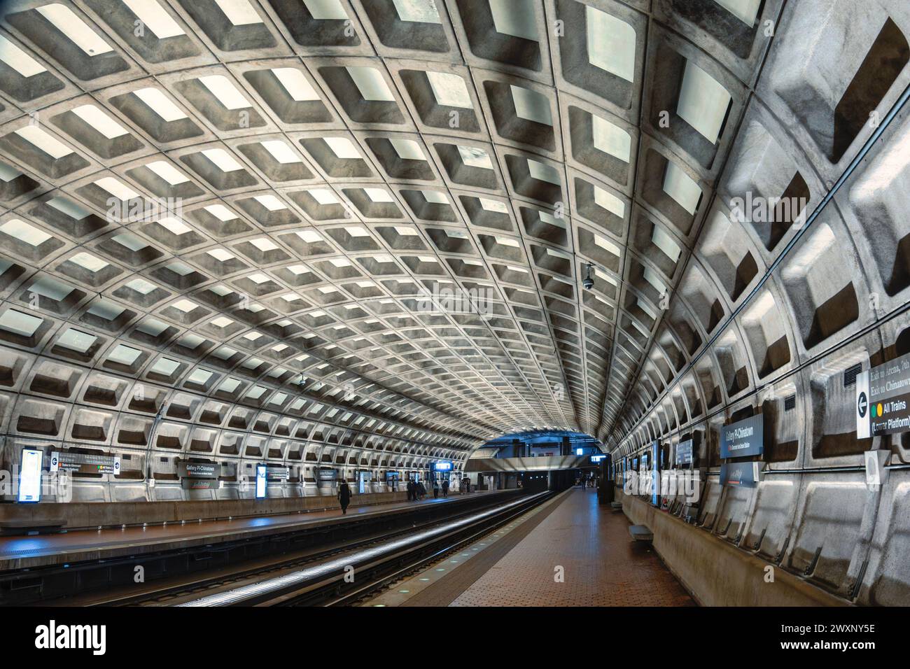 Underground rail platform and tracks Stock Photo - Alamy