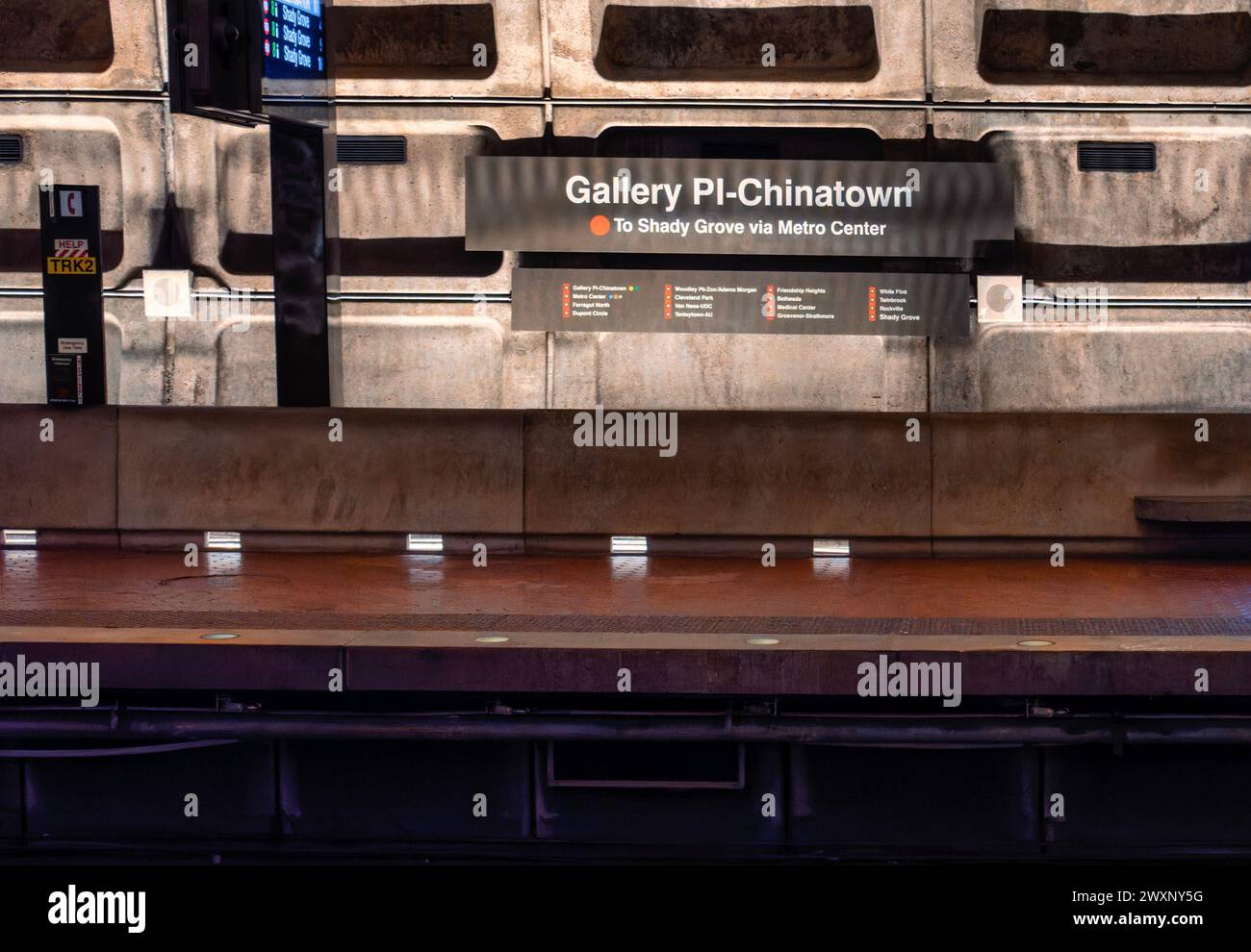 Underground rail platform and tracks Stock Photo - Alamy