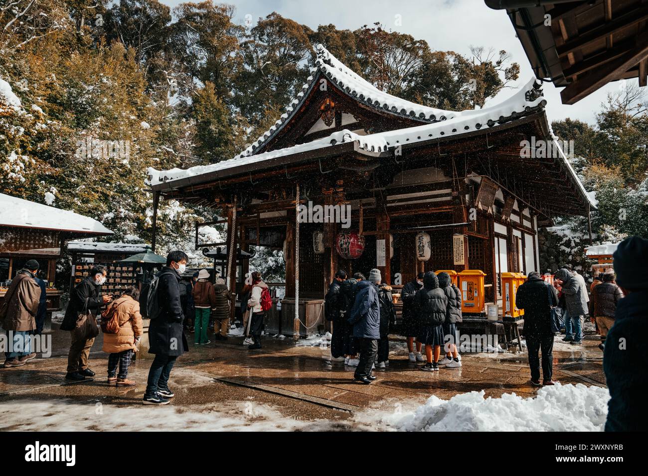 People standing retro group hi-res stock photography and images - Alamy