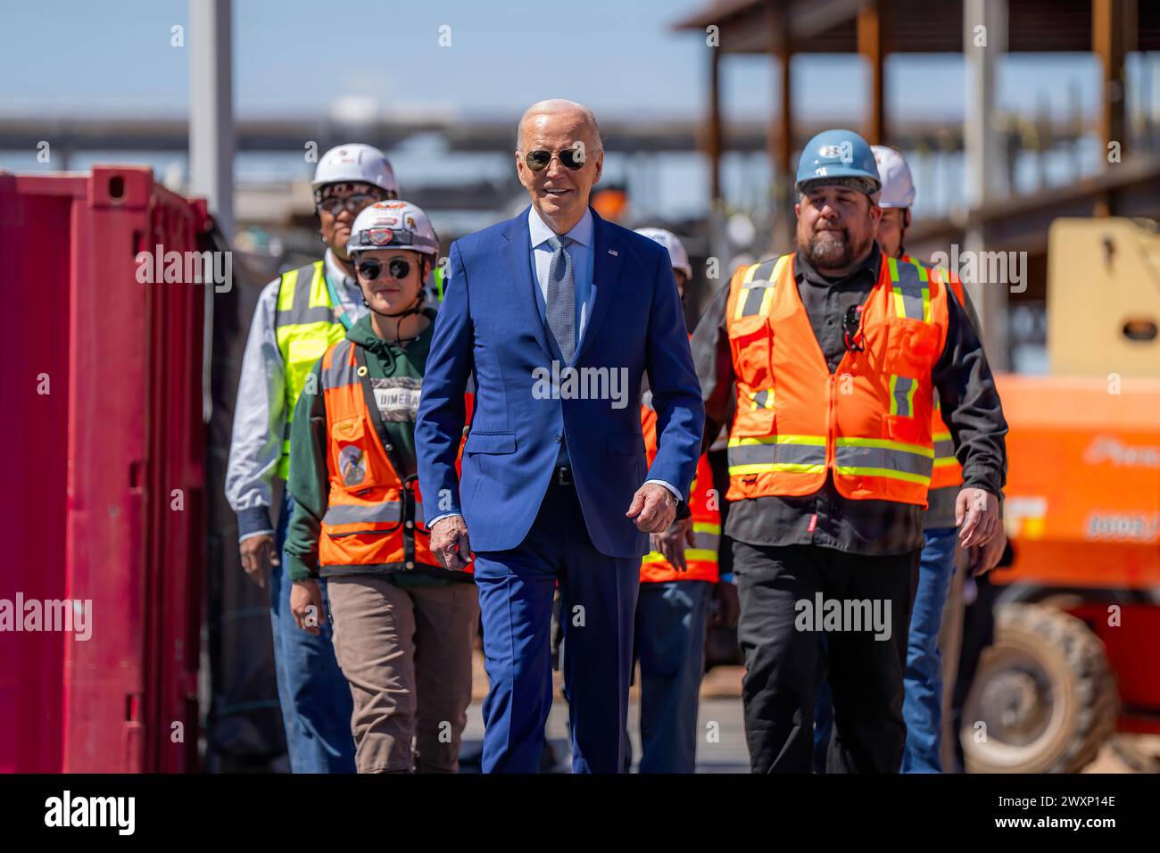 Intel CEO Pat Gelsinger and Sheet Metal Workers Union member Tilden ...