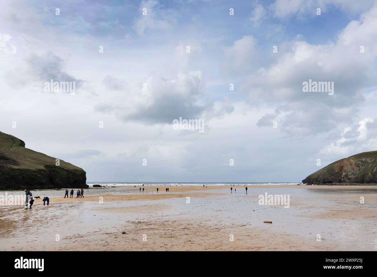 Wide angle shot of beach at Mawgan Porth, Cornwall Stock Photo - Alamy
