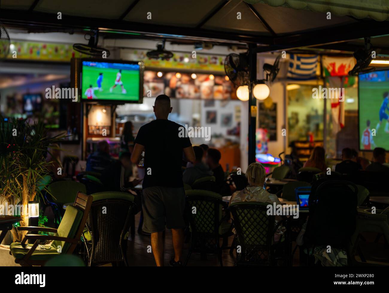 World watching bar hi-res stock photography and images - Alamy