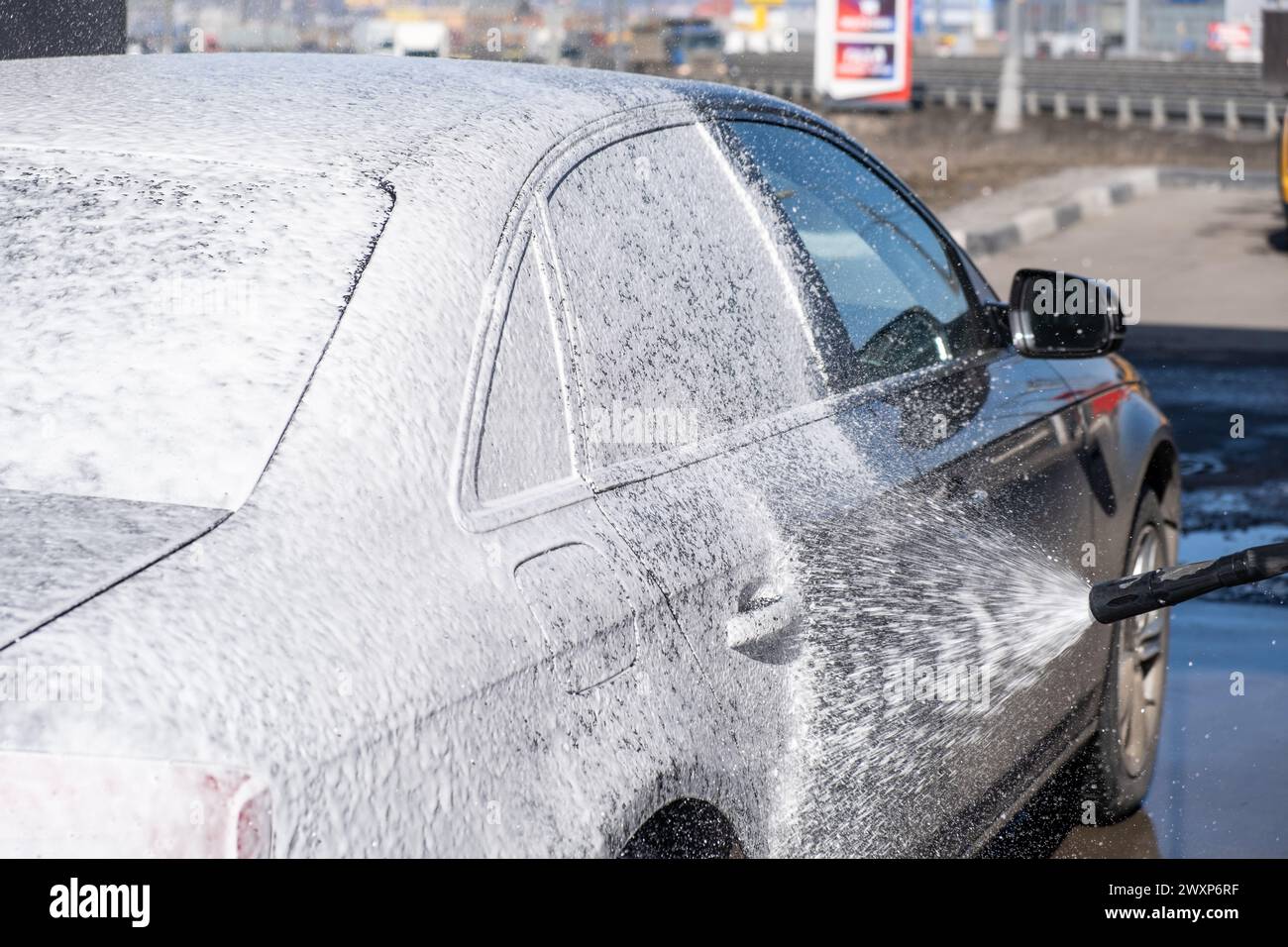 Man washing car off cleaning hi-res stock photography and images - Alamy