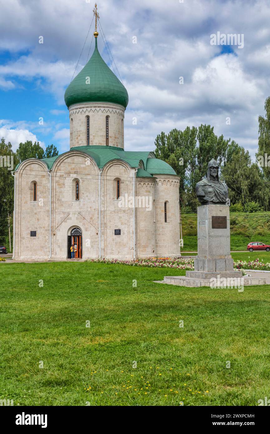 Russian 12th century cathedral architecture hi-res stock photography ...