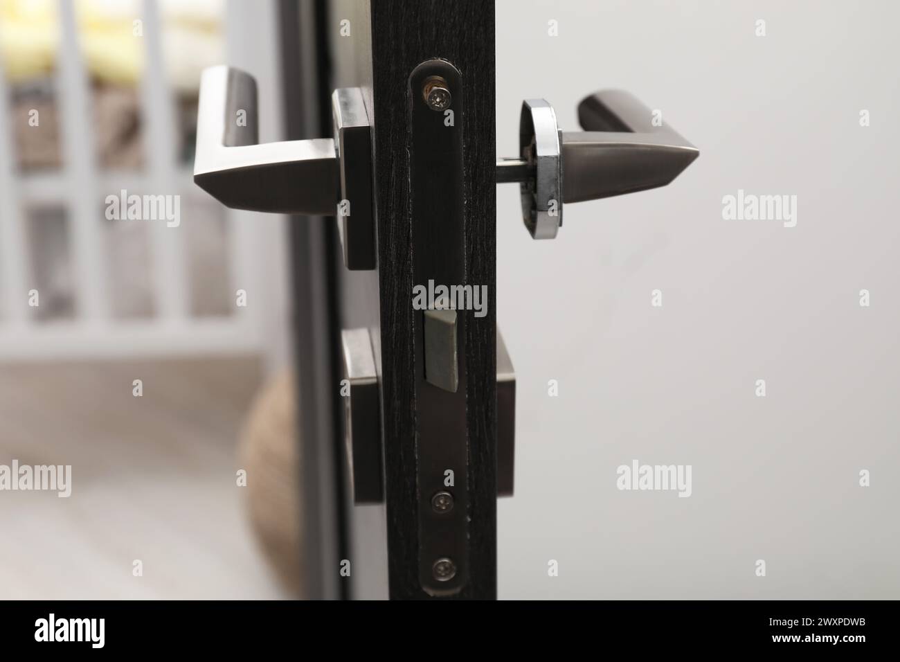 Broken door handle hi-res stock photography and images - Alamy
