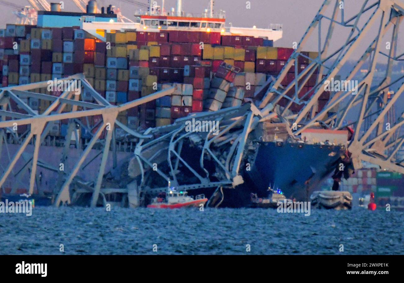 Riviera Beach, USA. 26th Mar, 2024. Emergency boats float around the ...