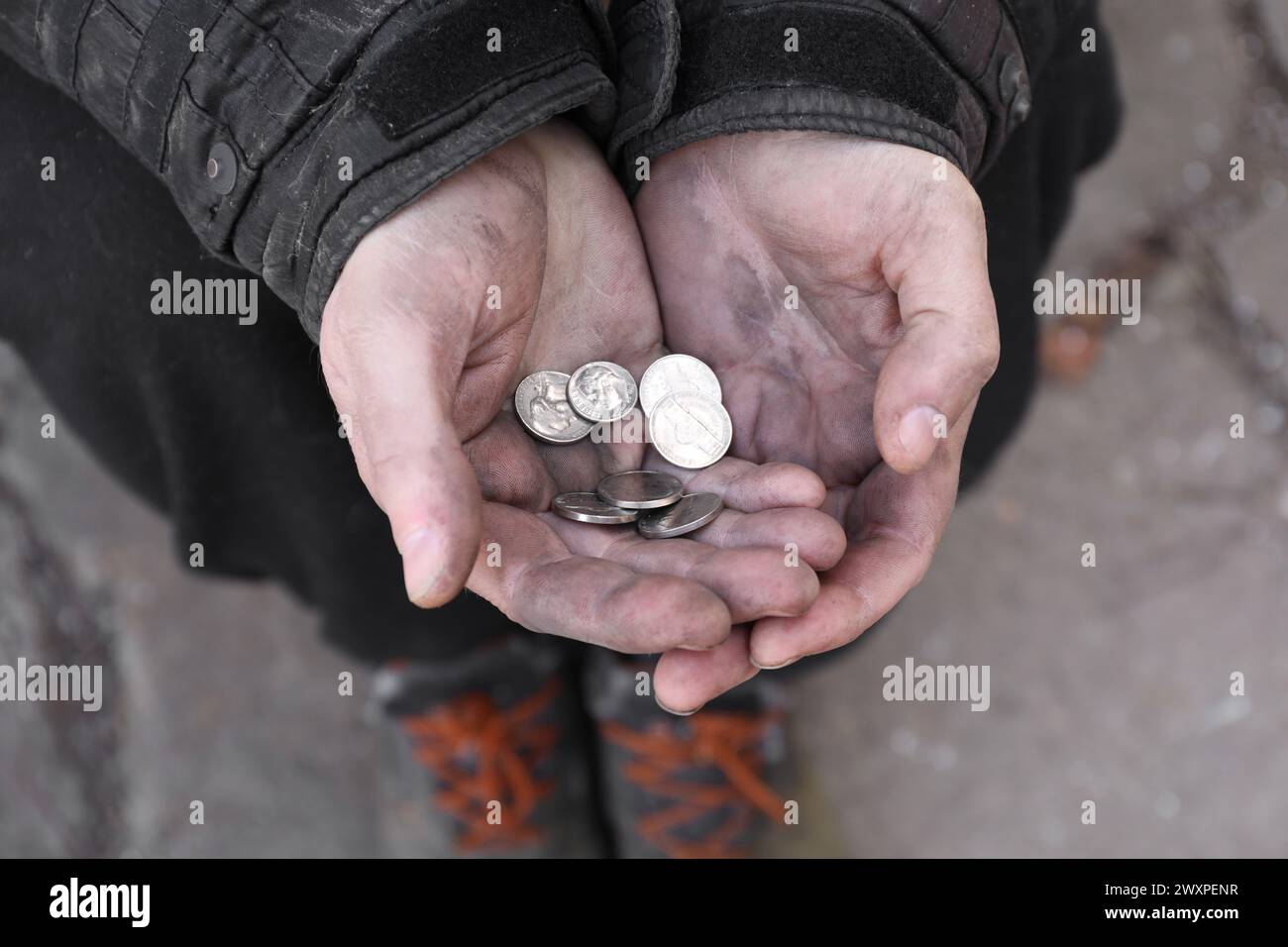 Homeless man counting money hi-res stock photography and images - Alamy