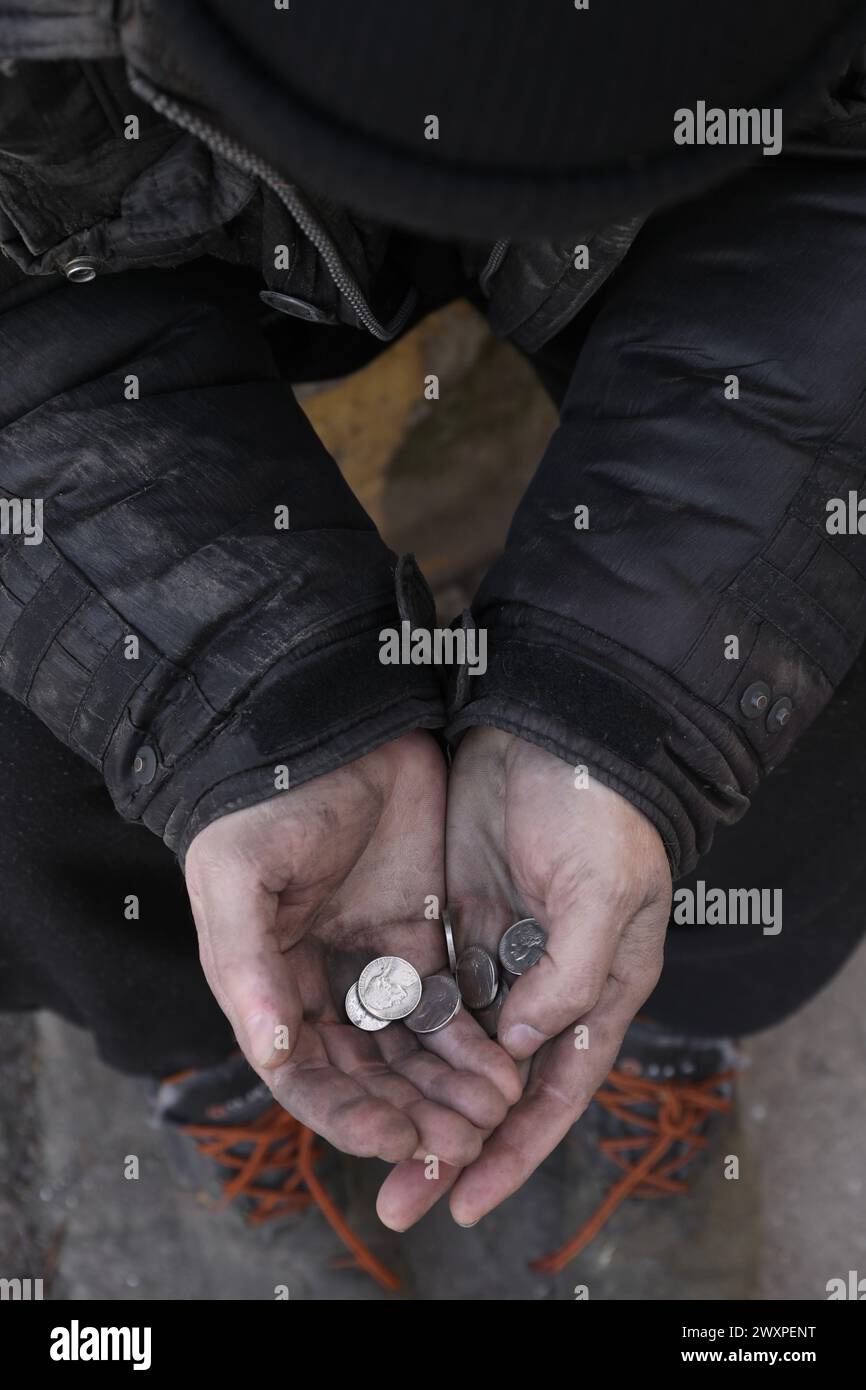 Homeless man counting money hi-res stock photography and images - Alamy