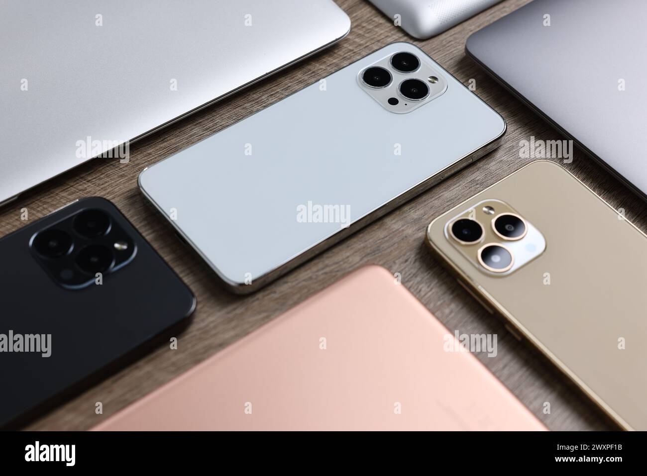 Tech gadgets on table hi-res stock photography and images - Alamy