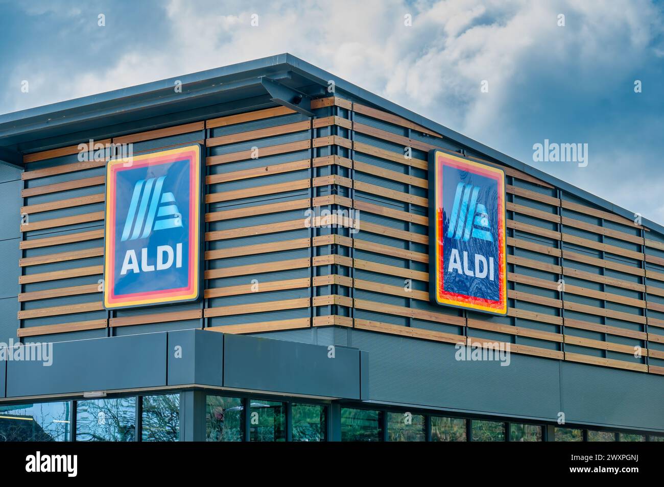 MOLD, UK -MARCH 31 2024: Aldi supermarket shop front with logo Stock ...