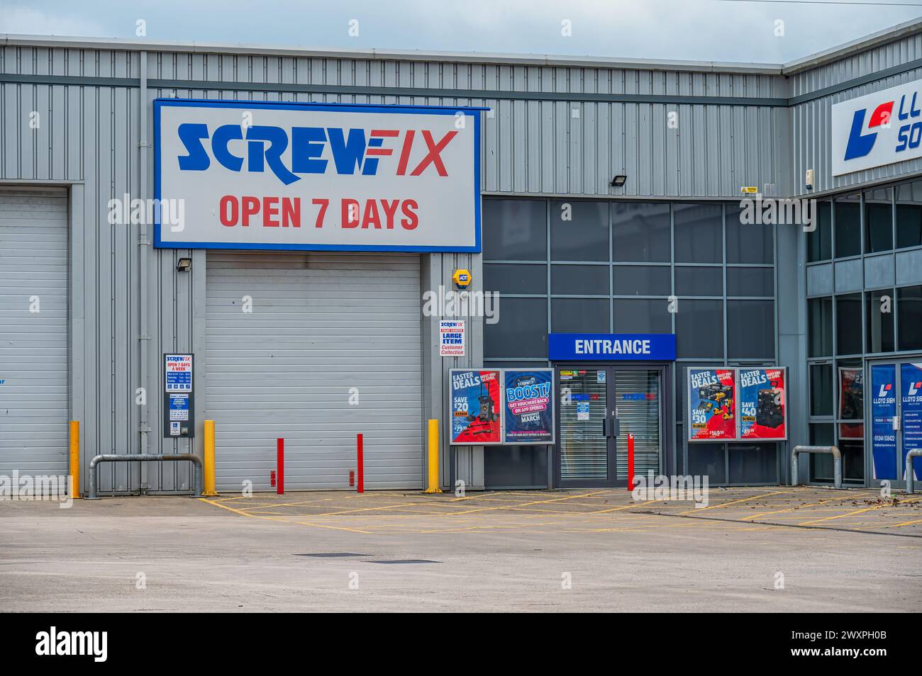 LONDON, UK -MARCH 31 2024: Screwfix DIY store shop front Stock Photo ...