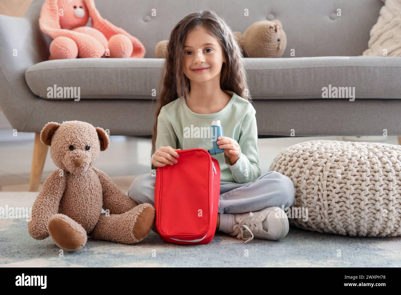 Asthma inhaler kit hi-res stock photography and images - Alamy