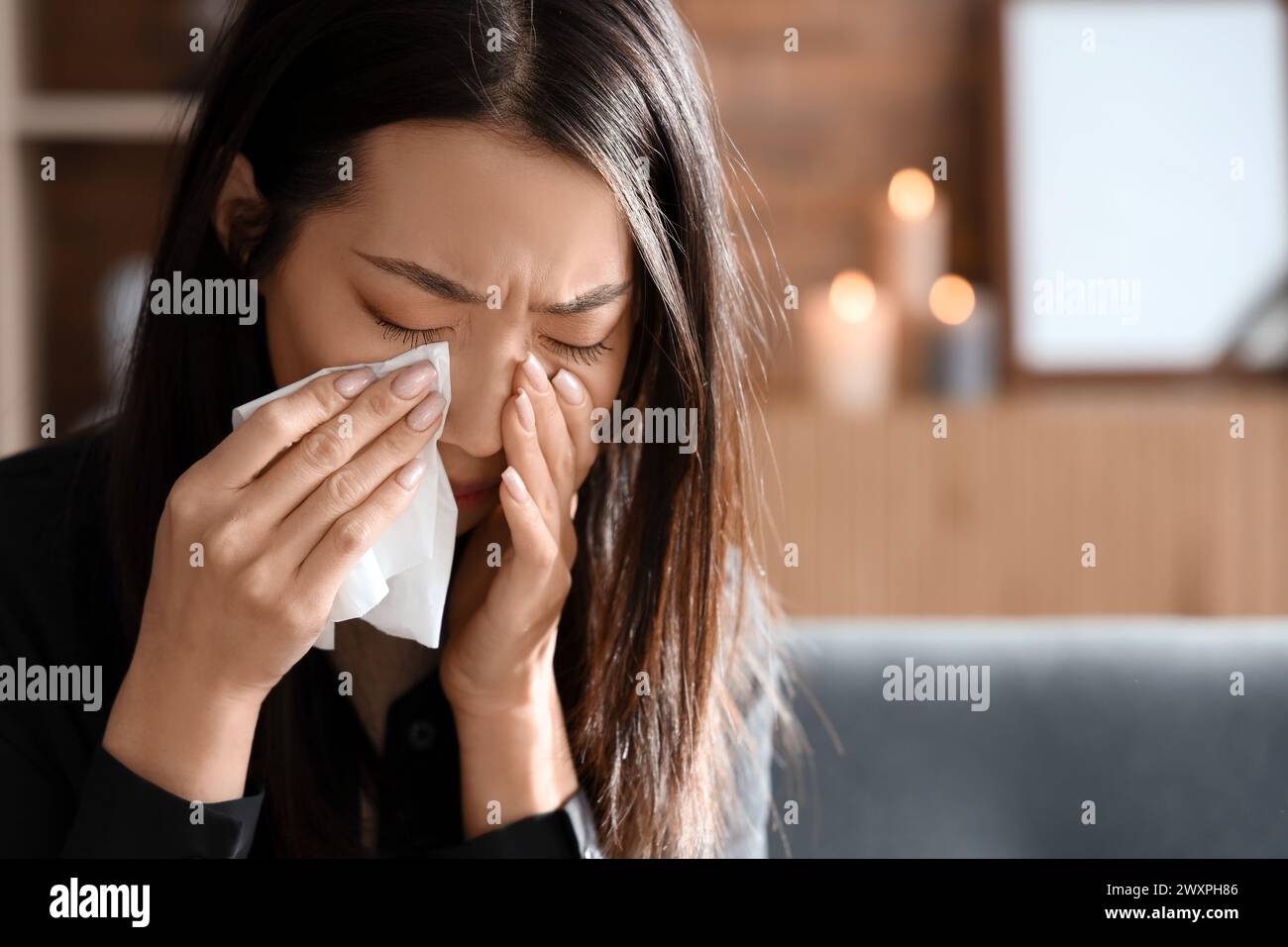 Asian people crying at funeral hi-res stock photography and images - Alamy