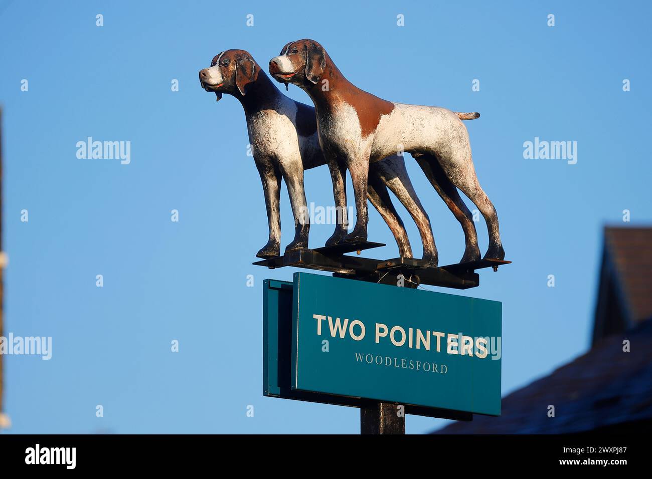 Two pointers pub sign hi-res stock photography and images - Alamy Two pointers pub sign hi-res stock photography and images - Alamy
