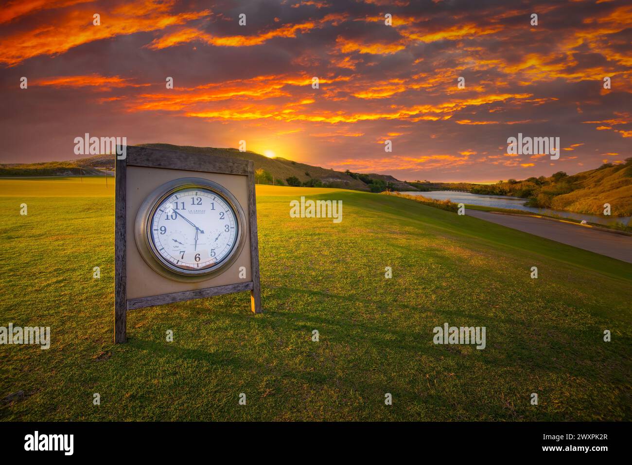 A brilliant sunset ends the day at the Streamsong Golf Resort Stock ...