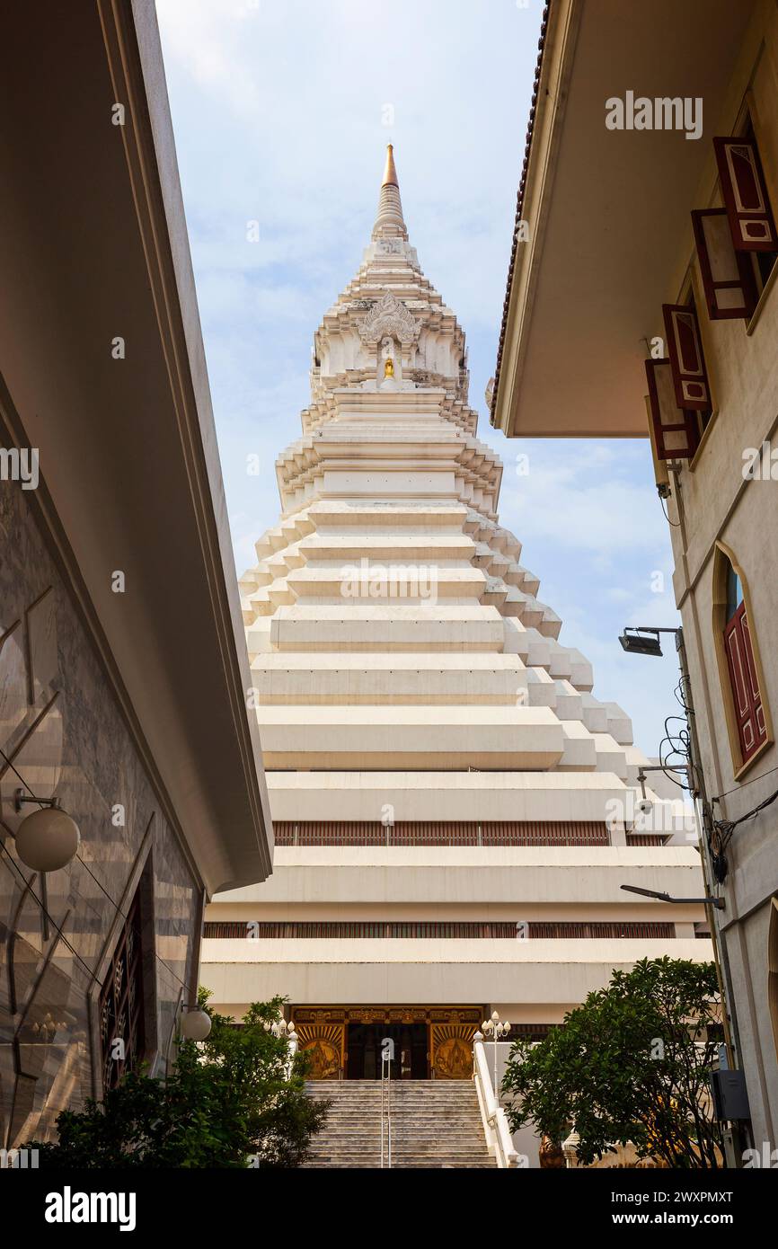 Temple wat pak nam phasi charoen hi-res stock photography and images ...