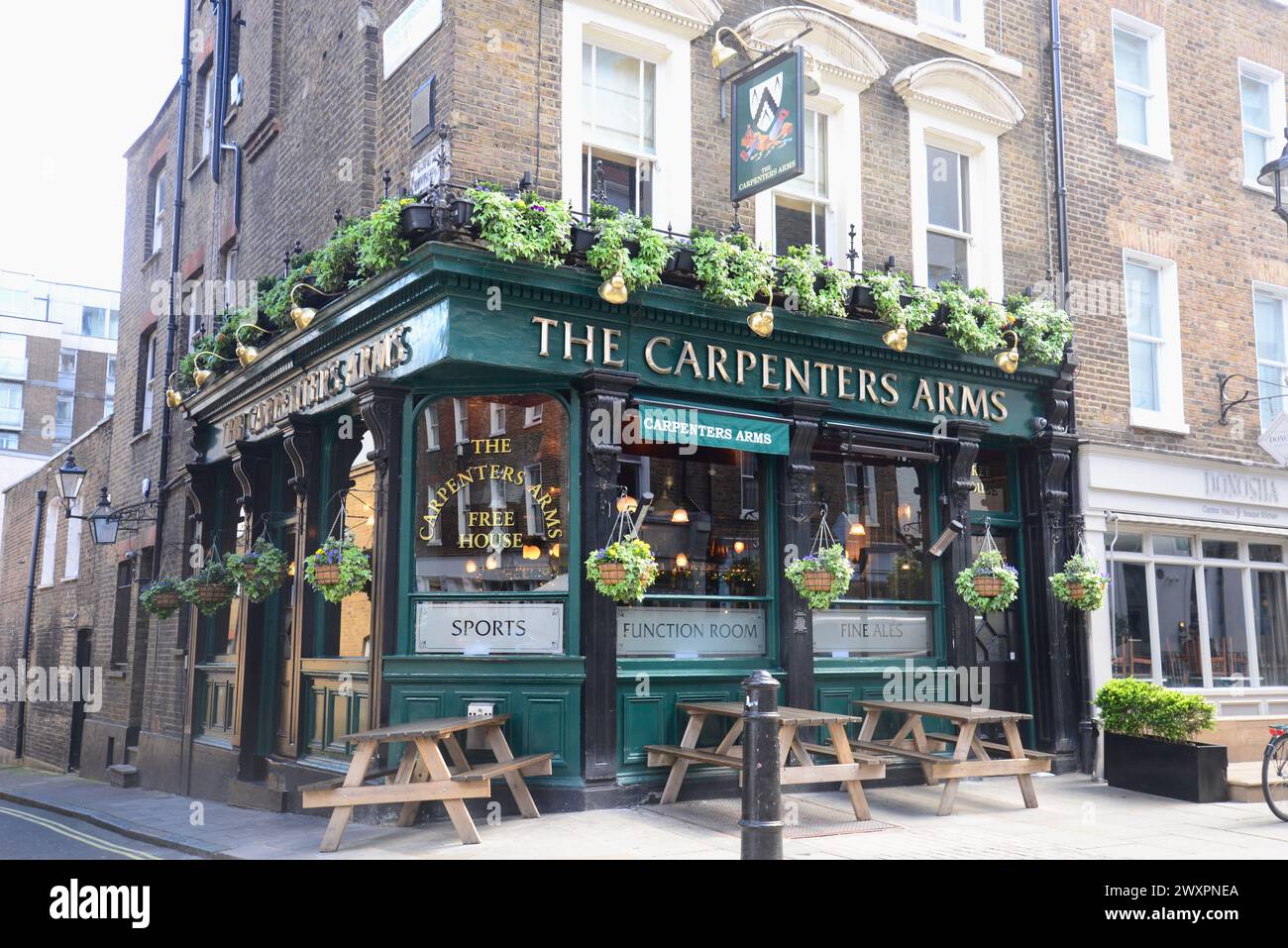 Fitzrovia neighbourhood hi-res stock photography and images - Alamy