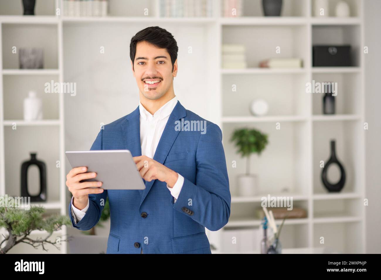 Sharp blue suit hi-res stock photography and images - Alamy