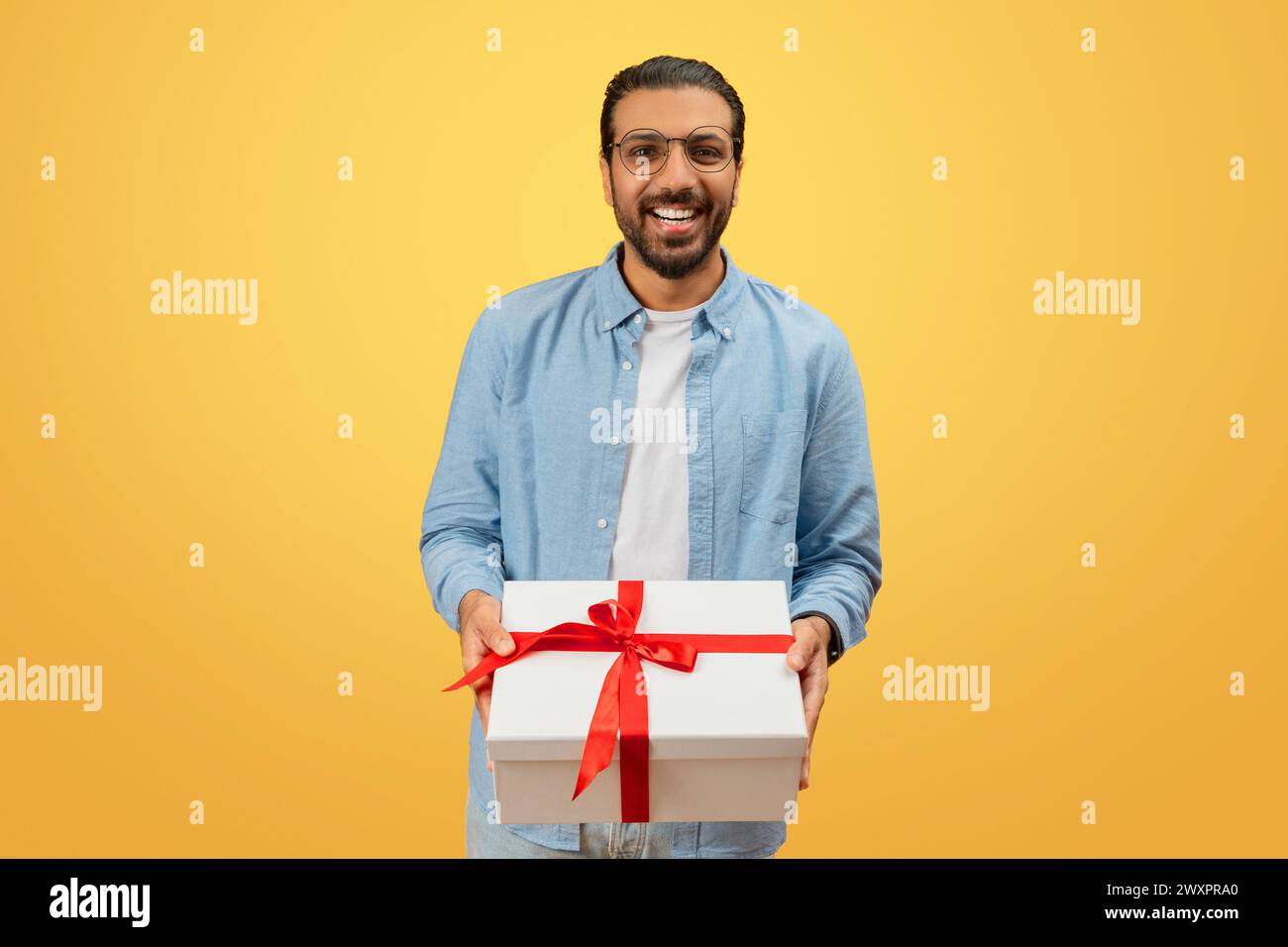 Smiling man gift box hi-res stock photography and images - Alamy