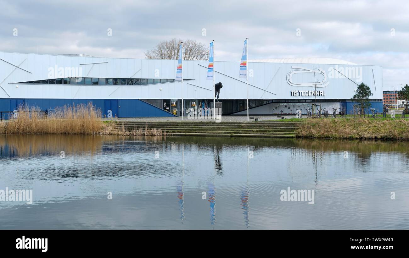 Curling sport silhouette hi-res stock photography and images - Alamy