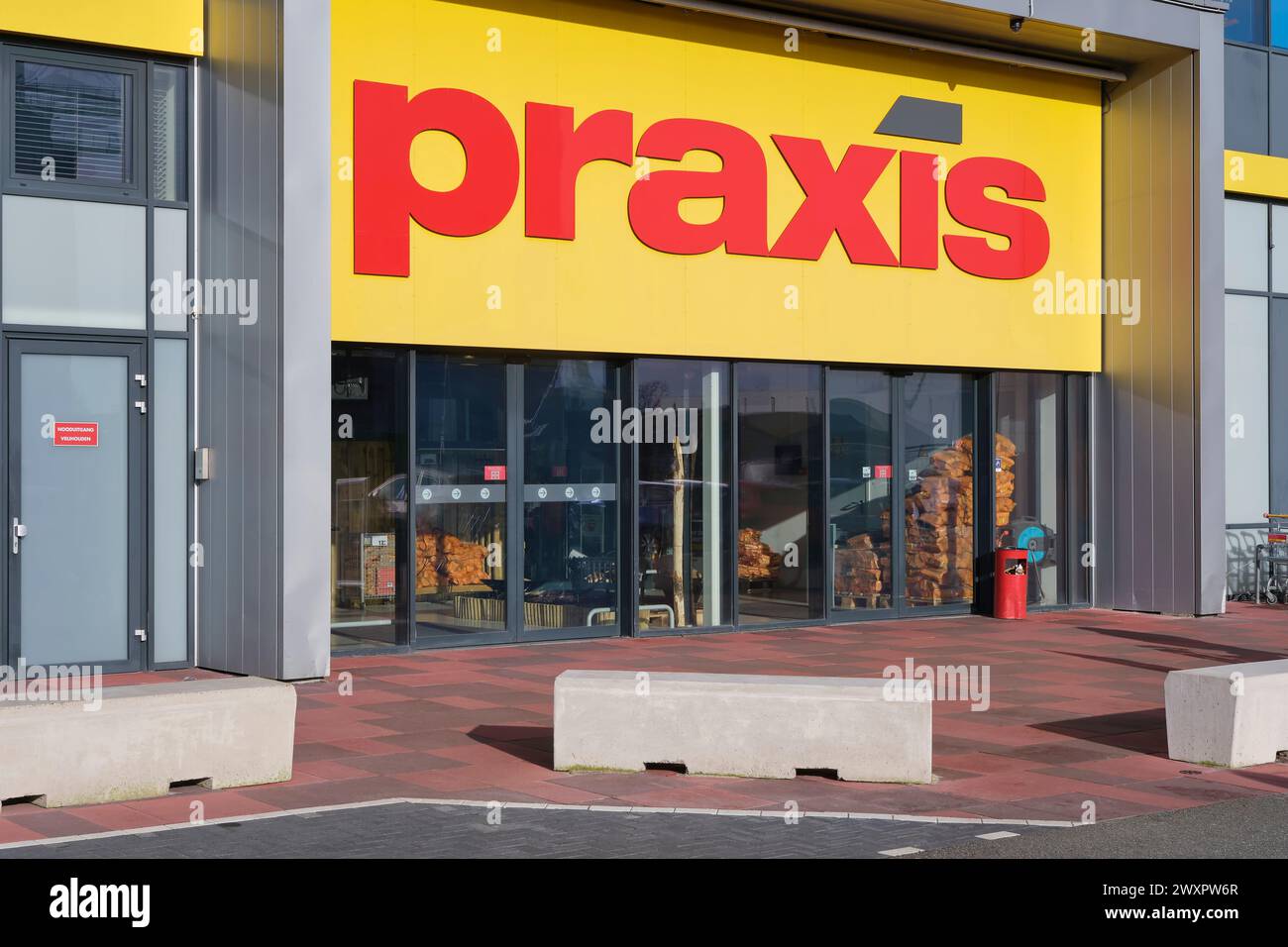 Praxis logo on a store. Praxis is one of the largest DIY chains in the ...
