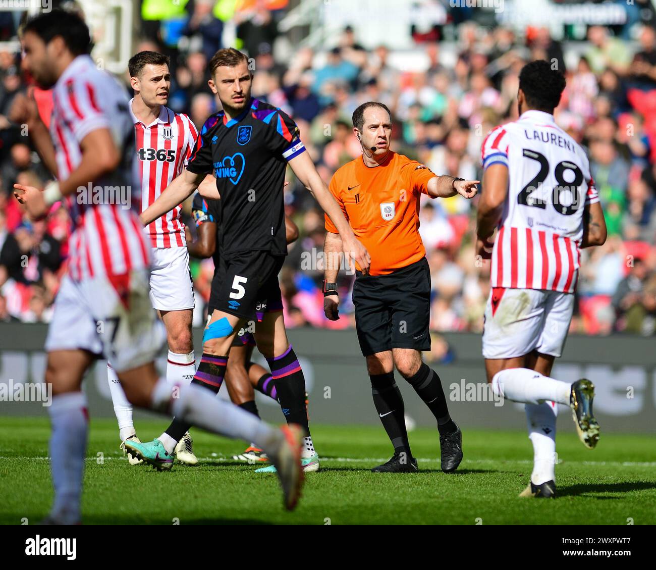 Match referee simpson hi-res stock photography and images - Alamy