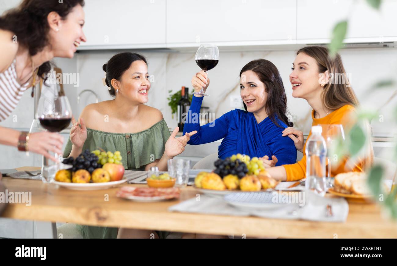 Smiling woman 35 40 at dinner party hi-res stock photography and images ...