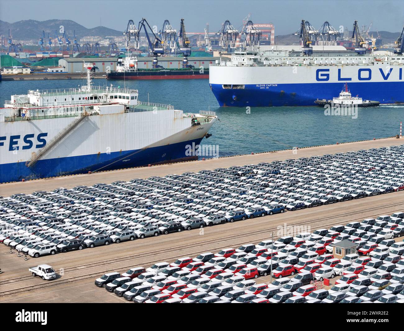 Car carriers hi-res stock photography and images - Alamy