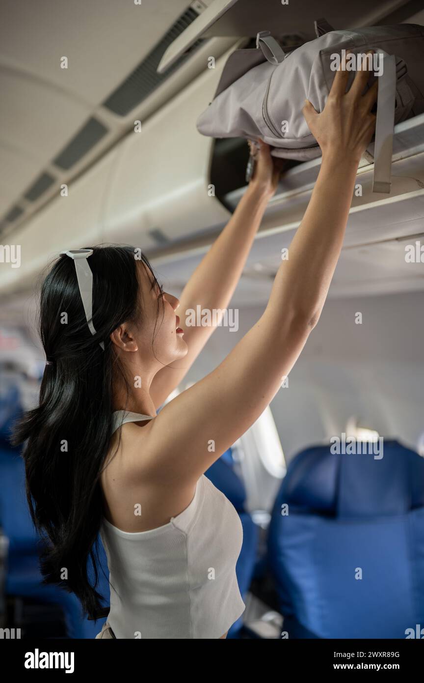 Overhead locker hi-res stock photography and images - Alamy