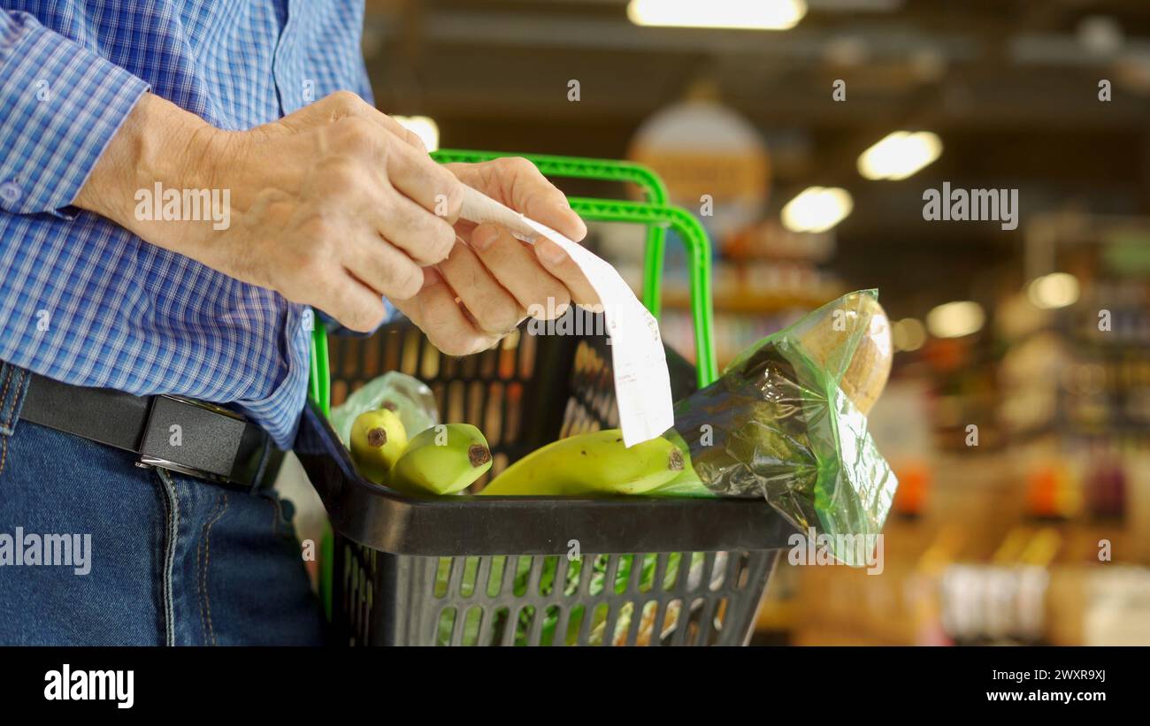 Back of receipt hi-res stock photography and images - Alamy