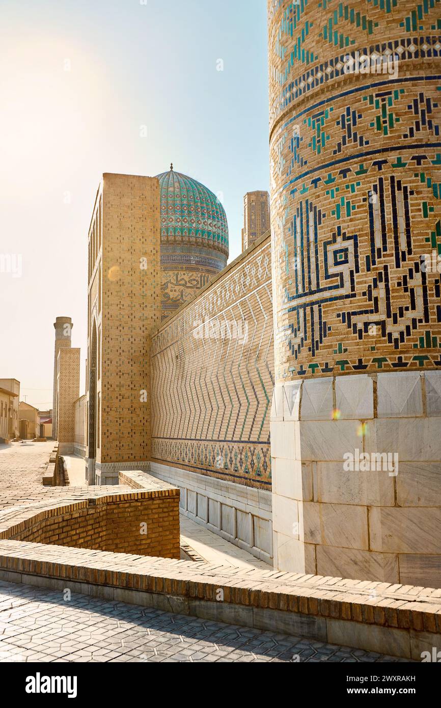 Historical old building of Bibi Khanum Mosque in Samarkand, Uzbekistan ...