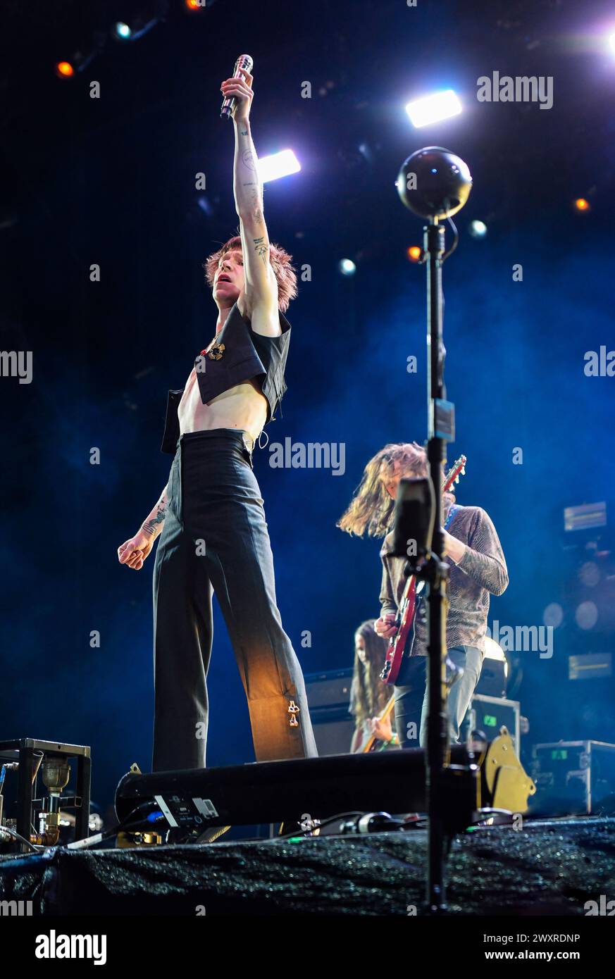 Matt Shultz of Cage the Elephant on stage Stock Photo - Alamy